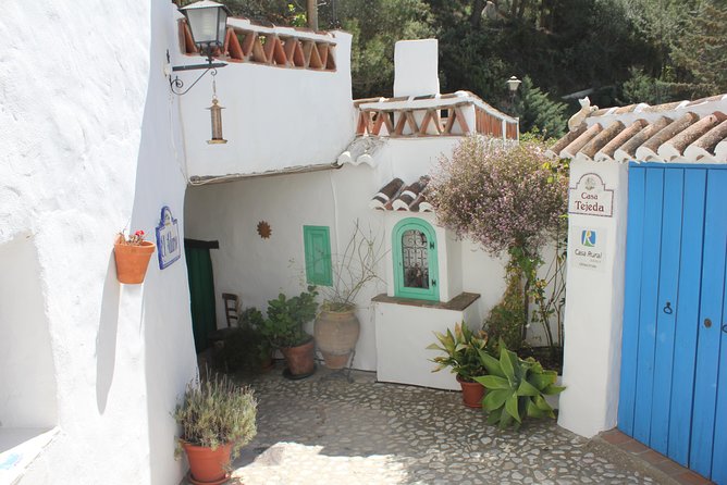 Semi-Private Tour to Frigiliana and the Lost Village With Lunch Included - Exploring Frigilianas Moorish Quarter