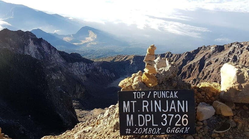 Senaru/Sembalun 3D/2N summit,lake.hot spring and crater rim - Key Points