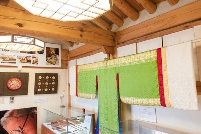 Seoul: Bukchon Hanok Village Walking Tour - Key Points