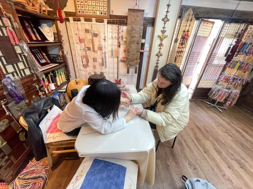 Seoul: Bukchon Tour with Local Storyteller and Crafts - Exploring Seoul’s Bukchon Hanok Village: A Hands-On Tour with Local Stories