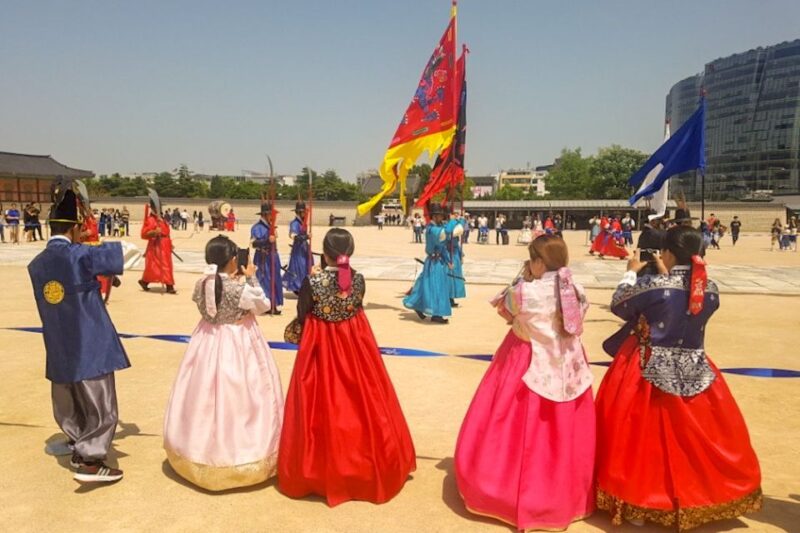 Seoul: Gyeongbok Palace and Bukchon Hanok Walking Tour - Key Points