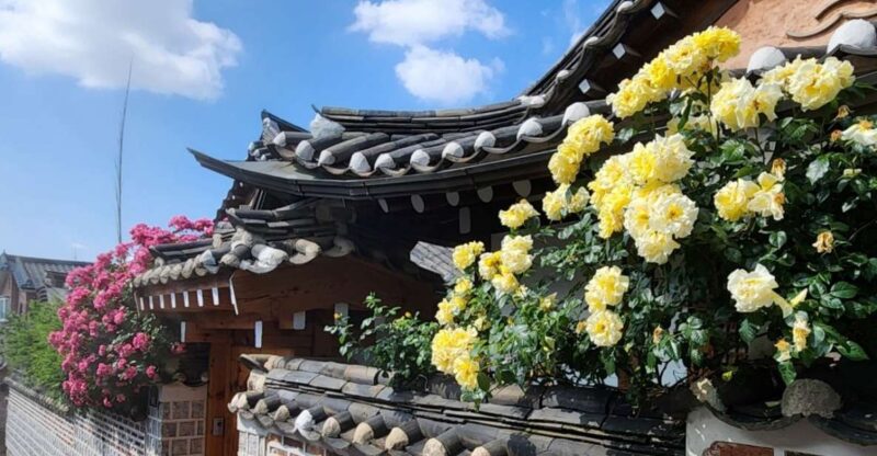 Seoul: Gyeongbok Palace, Bukchon Village, and Gwangjang Tour - Why Travelers Keep Coming Back