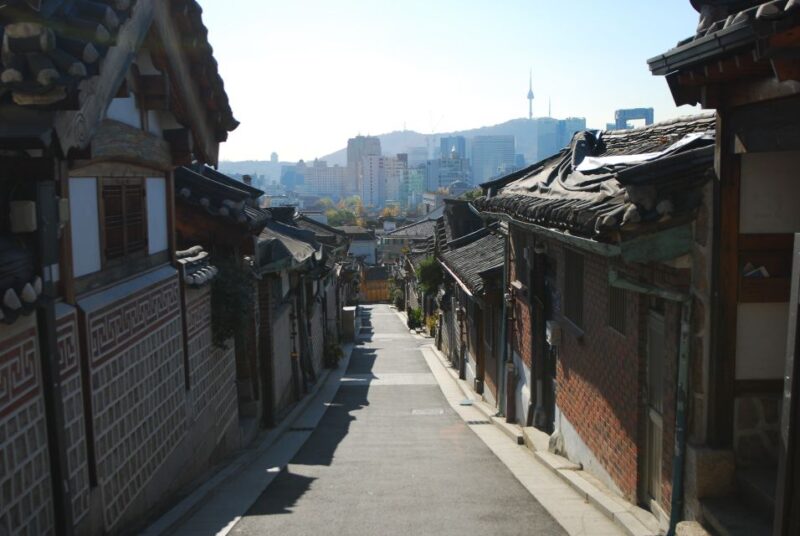 Seoul: Gyeongbok Palace, Bukchon Village, and Gwangjang Tour - Frequently Asked Questions
