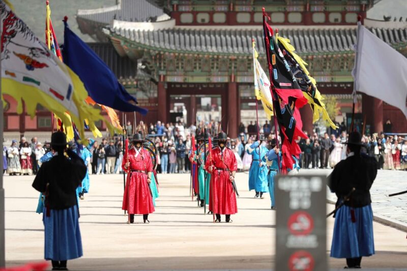 Seoul: Gyeongbokgung Palace Tour & Lunch at Authentic Market - What Travelers Are Saying