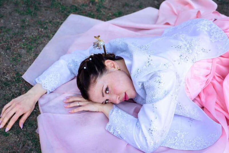 Seoul: Hanbok Rental with Gyeongbokgung Palace Entry - Strolling Through Bukchon Hanok Village