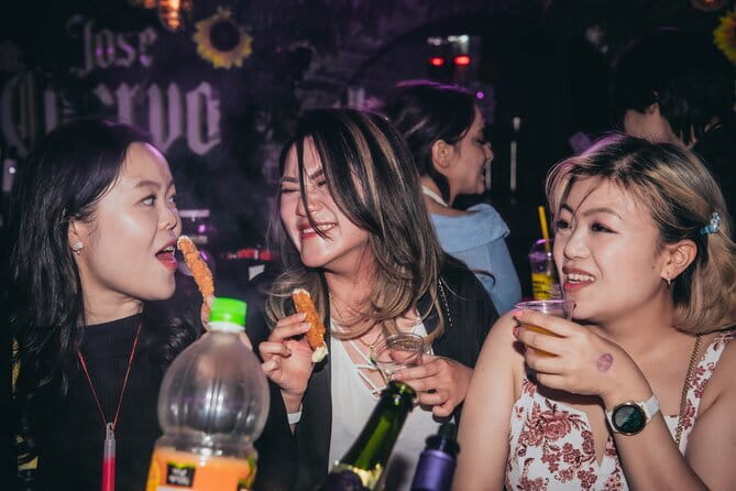 Seoul: Hongdae Premium Pubcrawl with Limitless Drinks - All-Inclusive Drinks and Guide Service