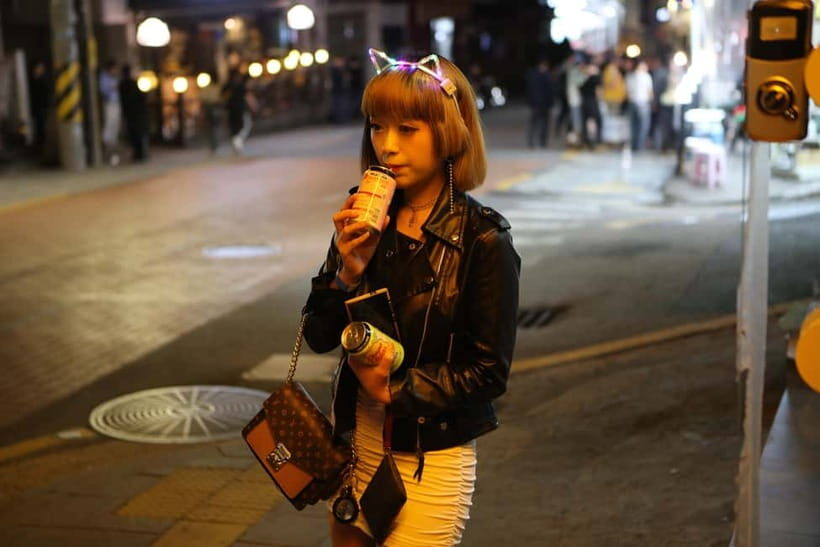 Seoul: LGBTQ+ Pub Crawl and Drag Show with Local Drag Queen - Key Points