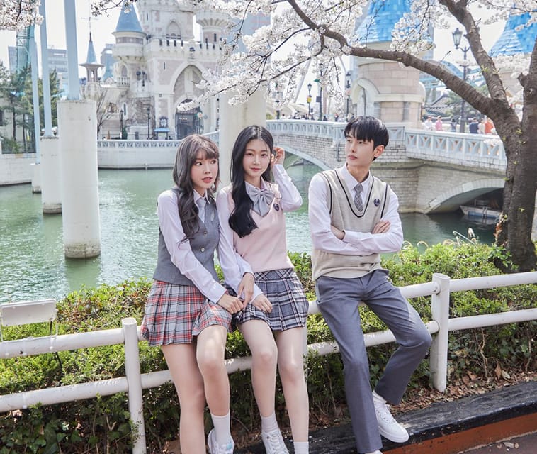 Seoul: Lotte World 1 Day Pass & Korean School Uniform Rental - Who Is This Experience Best For?