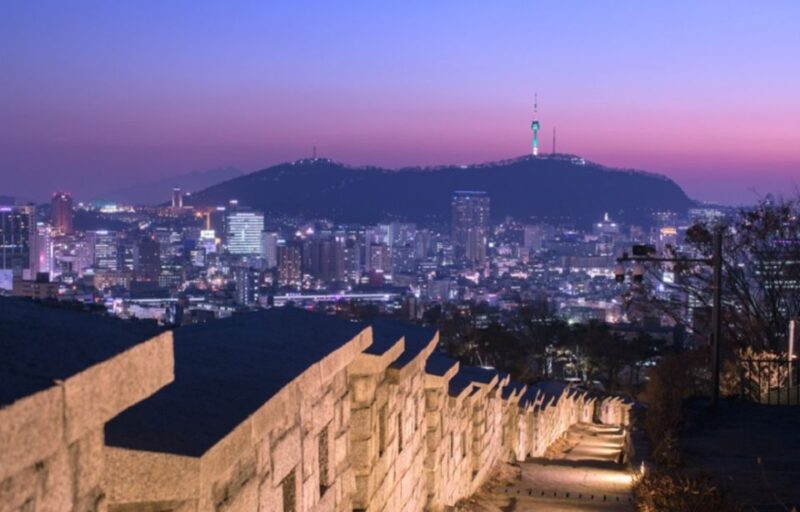 Seoul: Nighttime Tour of Palace, Market, Naksan Park & More - FAQs