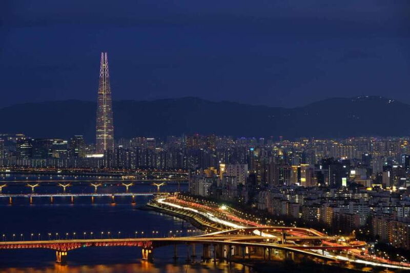 Seoul: Scenic Sunset Hike, Temple & Korean Street Food Tour - Key Points