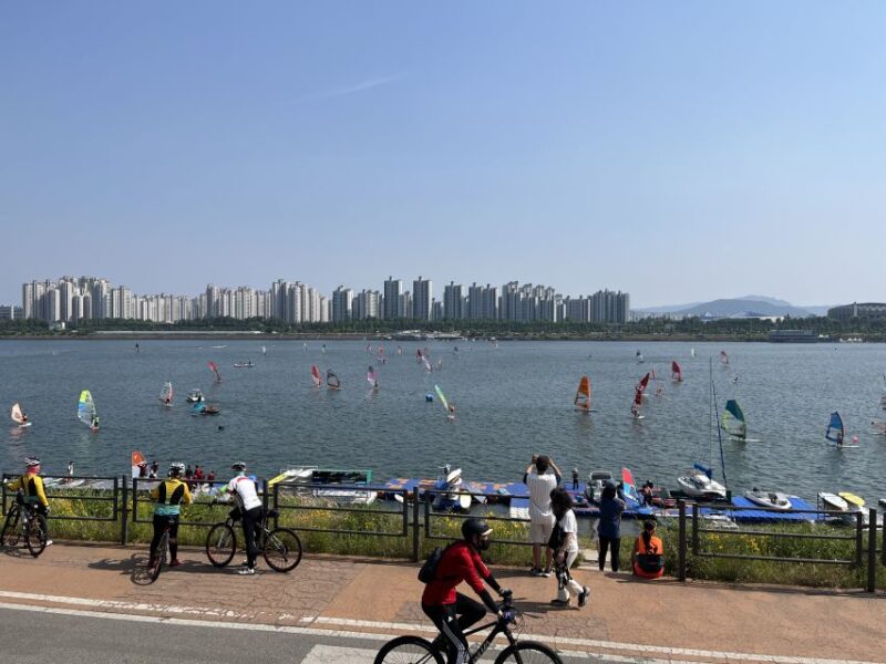 Seoul: Stand Up Paddle Board (SUP) & Kayak in Han River - The Experience from a Traveler’s Perspective