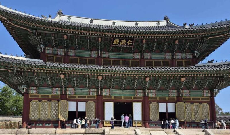 Seoul: UNESCO Palace and Street Foods Guided Tour - Key Points