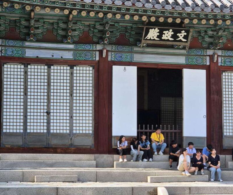 Seoul: UNESCO Palace and Street Foods Guided Tour - The Value for the Price