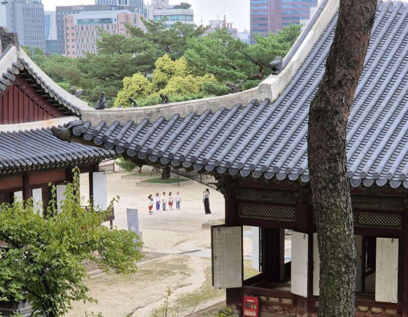 Seoul: UNESCO Palace and Street Foods Guided Tour - Who Should Consider This Tour?