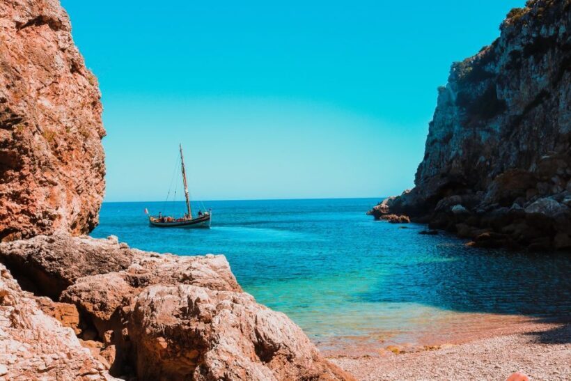 Sesimbra: Arrábida Beaches & Caves Boat Tour with Snorkeling - Frequently Asked Questions