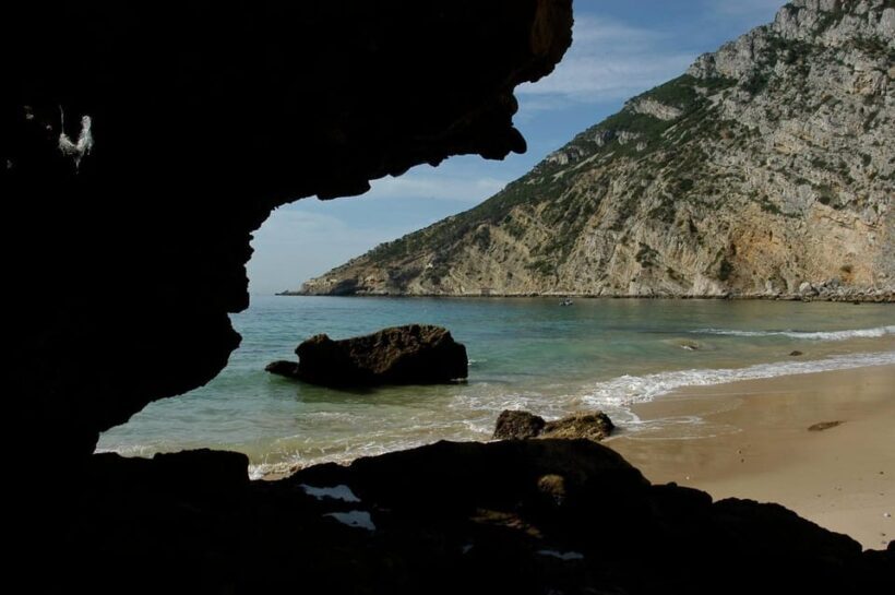 Sesimbra: Secret Beaches and Caves - A Closer Look at the Experience