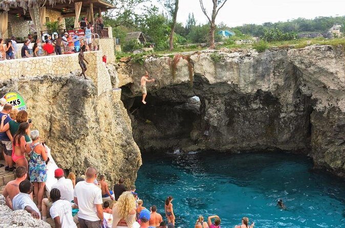 Seven Mile Beach and Ricks Cafe Private Tour - What to Expect from the Itinerary