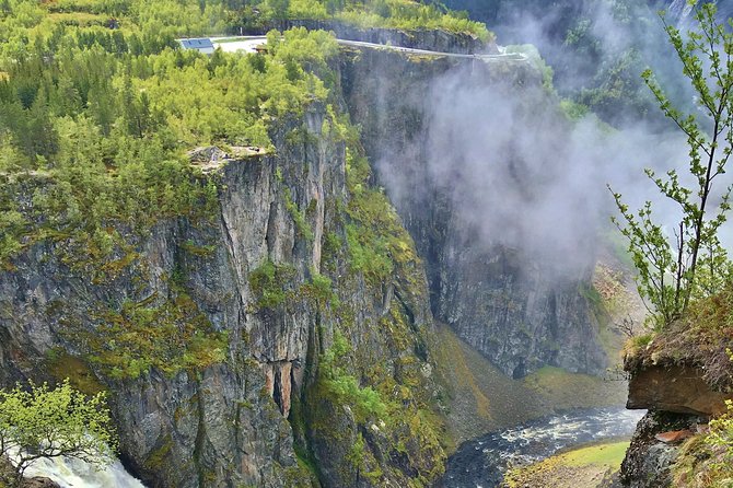 SEVEN WATERFALLS TOUR: Private roundtrip to the Hardanger Fjord, 12 hours - The Hardangervidda Plateau and the Norwegian Nature Center