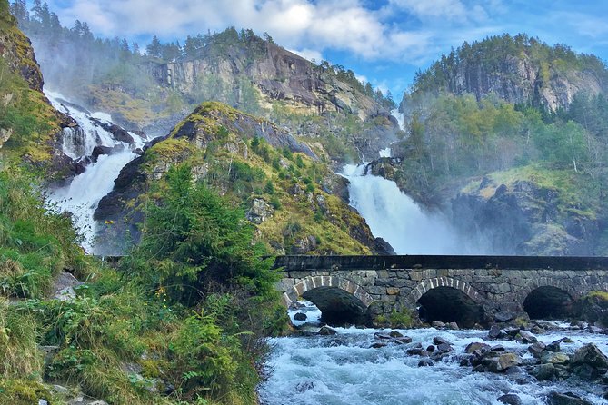 SEVEN WATERFALLS TOUR: Private roundtrip to the Hardanger Fjord, 12 hours - Vøringsfossen and the Valley of Waterfalls