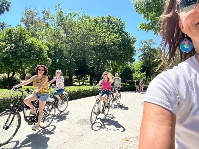Sevilla: 100% Nederlandstalige Highlights Tour op E-BIKE - What to Bring & Wear