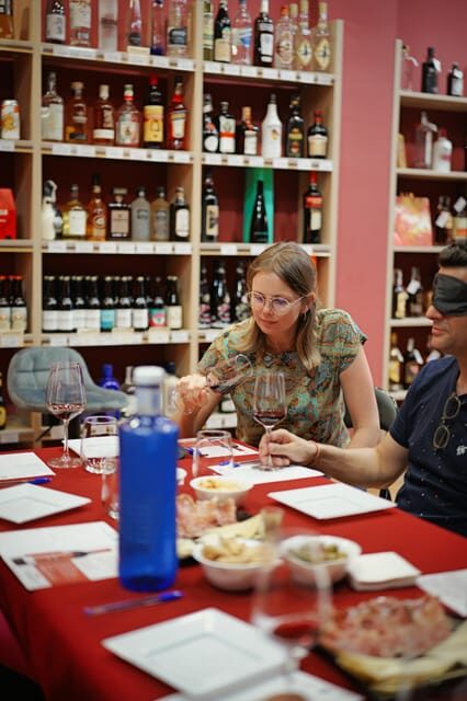 Sevilla: Wine Chat in Vinalium - Who Should Consider This Experience?
