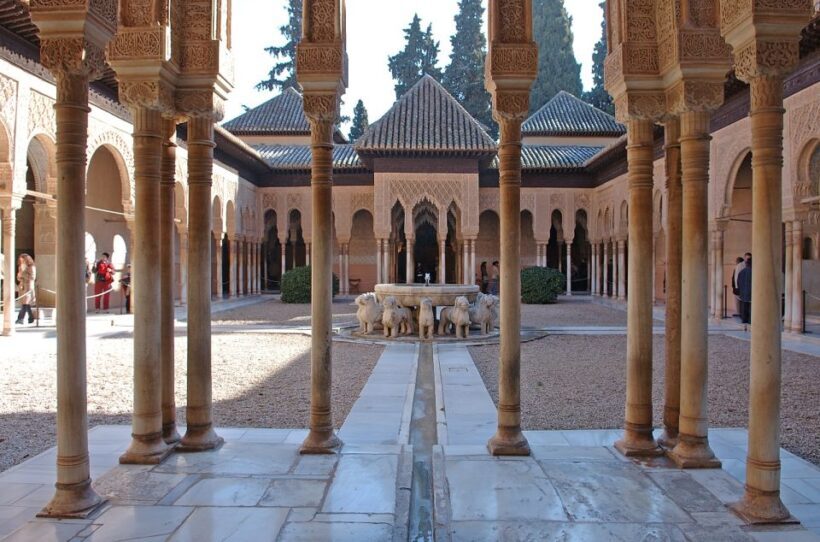 Seville: Alhambra Day Trip with Guide & Nasrid Palaces Entry - Key Points