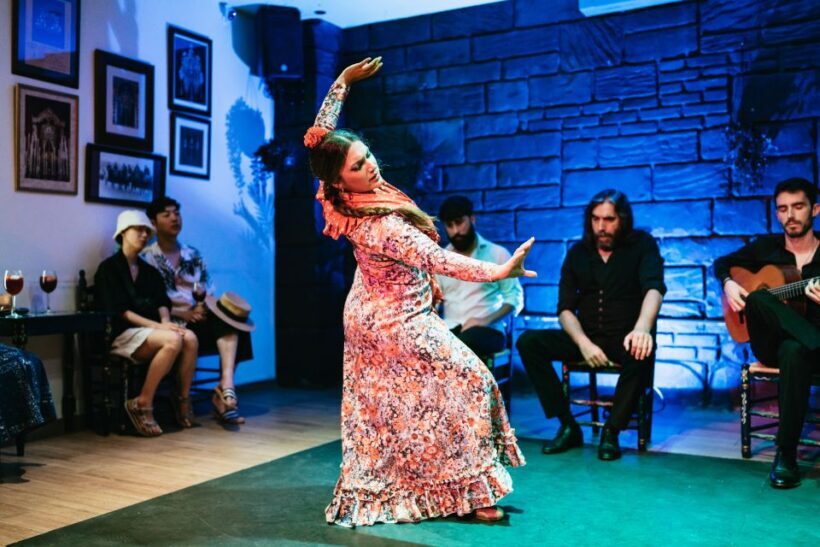 Seville: Baraka Sala Flamenca Show with Drink in Triana - Practical Tips for Visitors