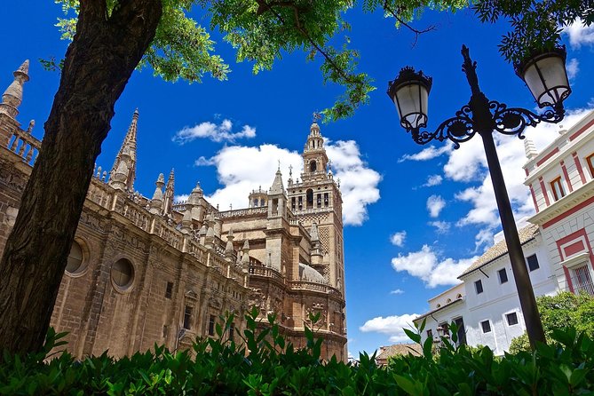 Seville Cathedral and Giralda Tower Guided Tour - Architectural Wonders of the Cathedral