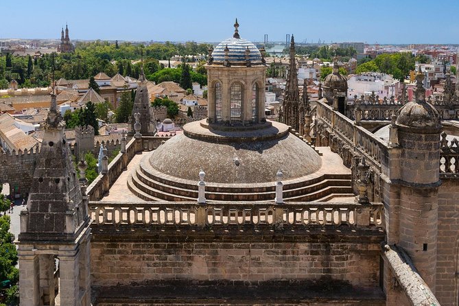 Seville Cathedral and Giralda Tower Guided Tour - The Significance of Christopher Columbus Tomb