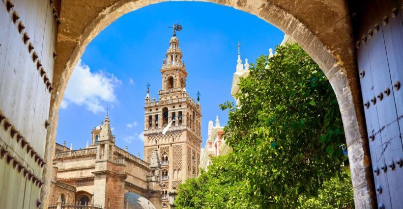 Seville: Cathedral, Giralda, and Alcazar Guided Tour - A Detailed Breakdown of the Experience