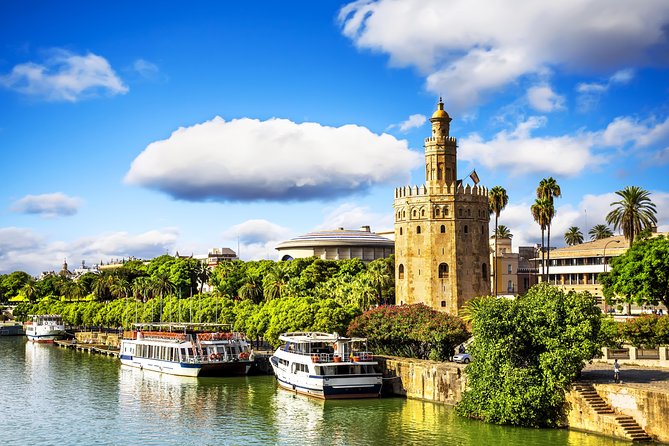 Seville: Cathedral & Giralda Guided Tour With Tickets - Tour Accessibility and Requirements