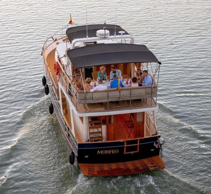 Seville: crossing the Guadalquivir River by yacht - The Landmarks You’ll See