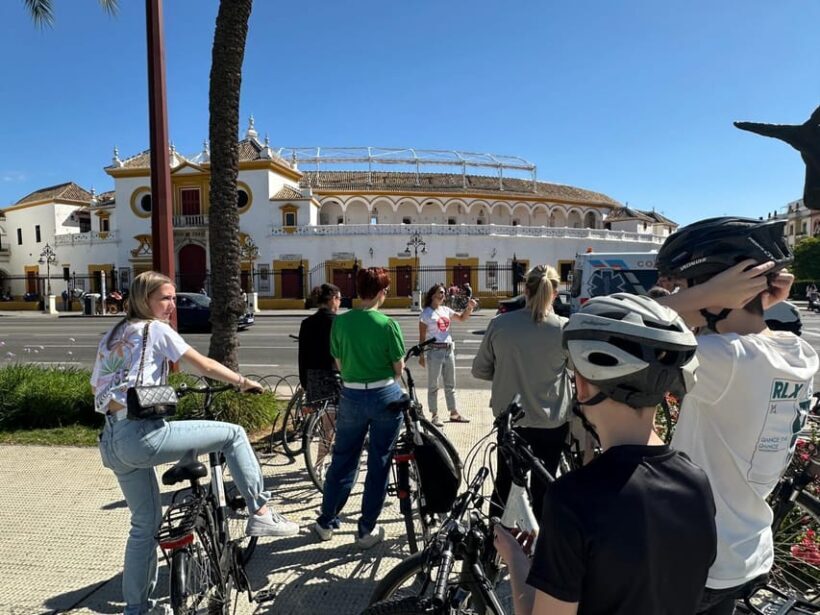 Seville: Dutch Cycling Highlights Tour with local guide - The Sum Up