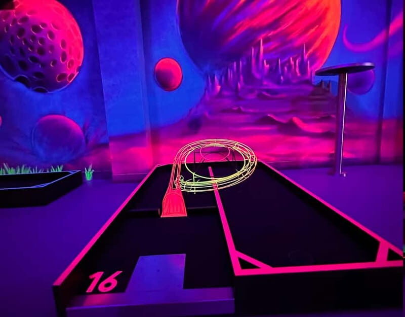 Seville: Indoor UV 18 hole Minigolf Experience - A Complete Look at the Seville UV Mini Golf Experience