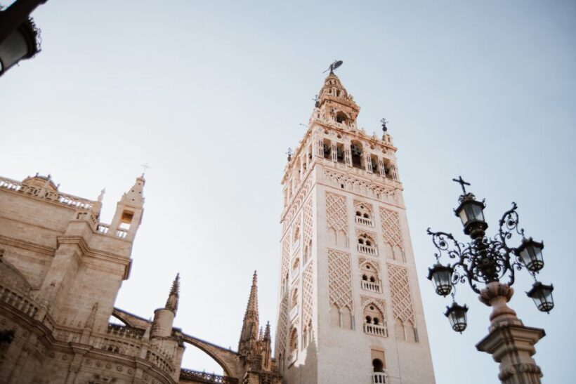 Seville Jewish Quarter walking tour: Santa Cruz District - Key Points