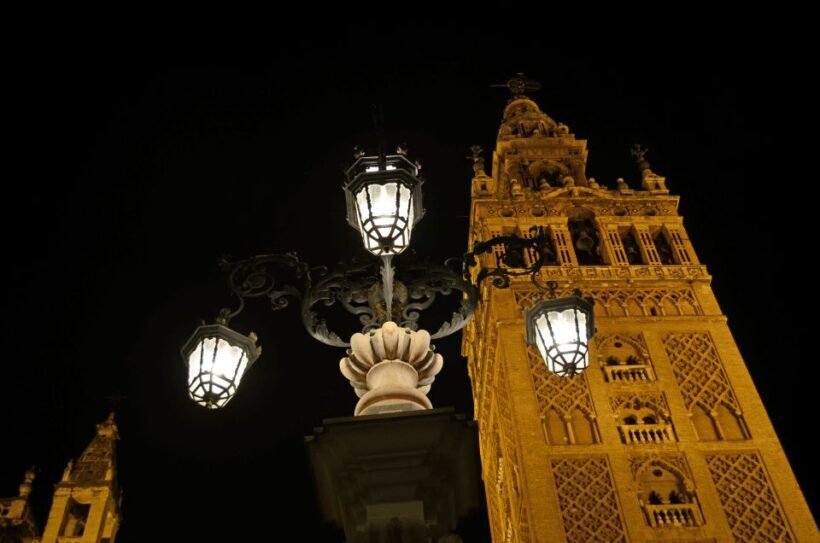 Seville: Paranormal Walking Tour in Spanish - Frequently Asked Questions