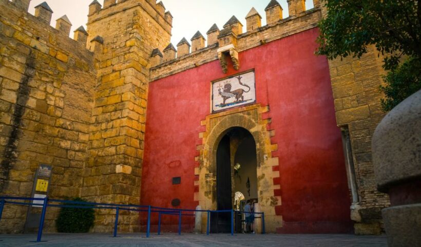 Seville: Royal Alcázar Guided Tour with Fast Entry Ticket - The Royal Alcázar: An Architectural Marvel and Cultural Crossroads