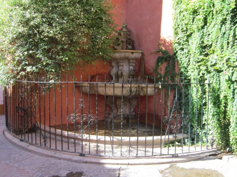 Seville: Santa Cruz Old Jewish Quarter Walking Tour - A Closer Look at the Santa Cruz Old Jewish Quarter Walking Tour