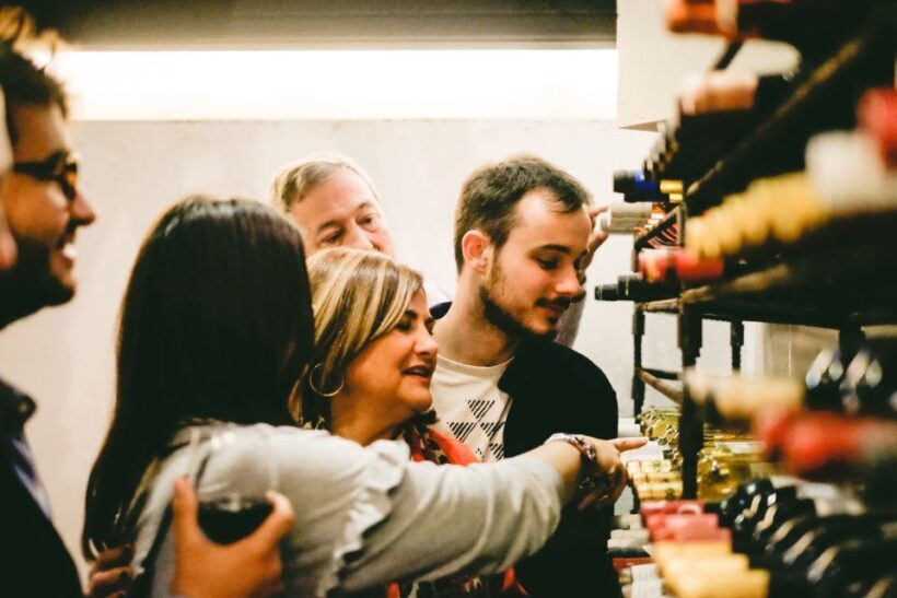 Seville: Small Group Jewish Quarter Tour with Tapas & Drinks - The Hidden Treasures and Authentic Atmosphere