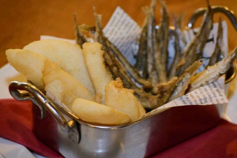 Seville: Tapas Dinner and Flamenco Show - Key Points