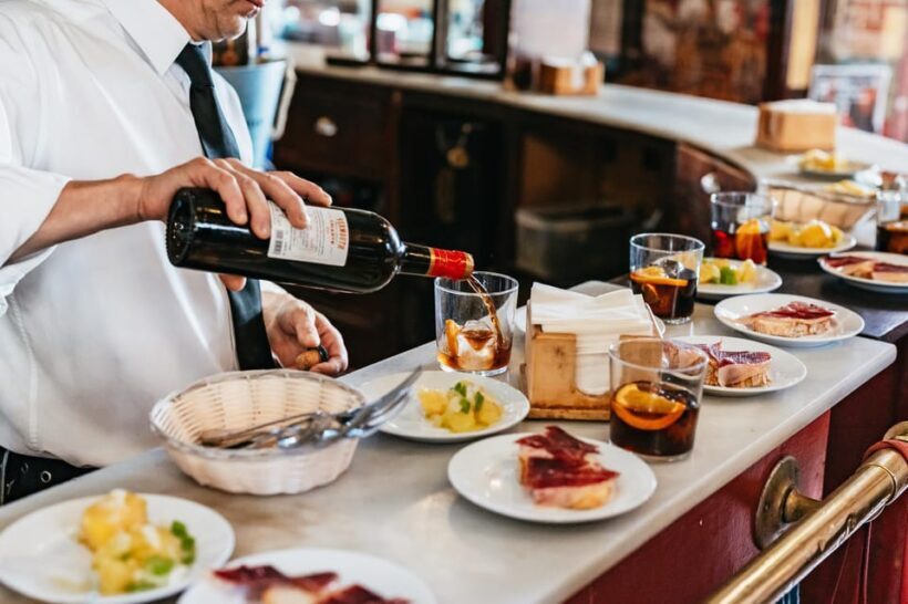 Seville: Tapas, Taverns and History Guided Walking Tour - The Itinerary Breakdown