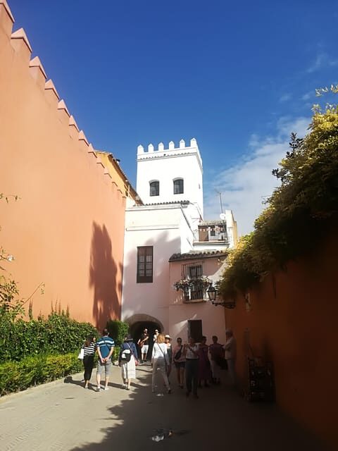 Seville: Tiny-Group Jewish Quarter Discovery Walking Tour - Who Should Consider This Tour?