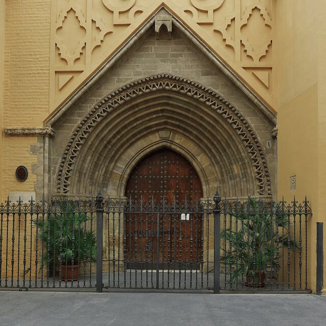 Seville: Tiny-Group Triana Iconic Neighborhood Walking Tour - Practical Details: What to Expect