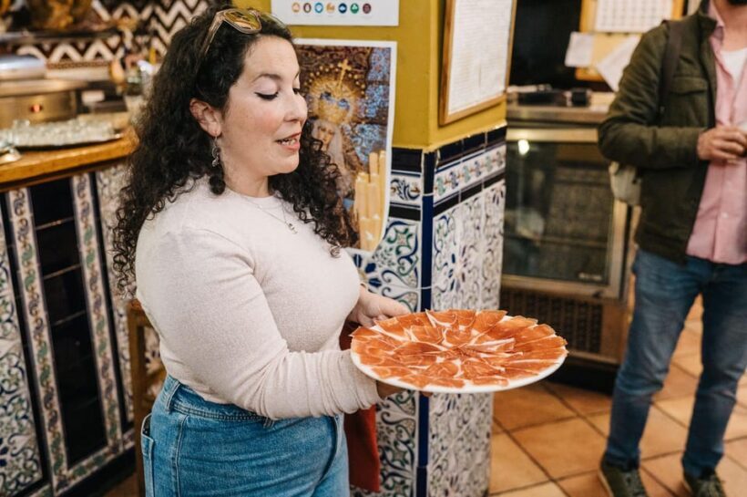 Seville: Triana Neighborhood Evening Tapas Tour - Introducing the Triana Neighborhood Evening Tapas Tour in Seville