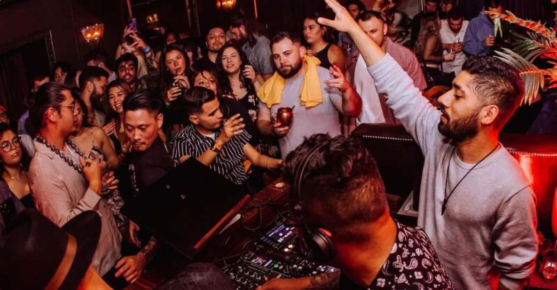 SF Pub Crawl and Clubbing Experience - The Vibe and Atmosphere