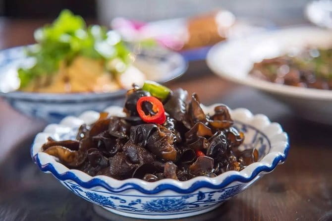 Shanghai by Night with Fine Local Dinner and VIP River Cruise Experiences - FAQ