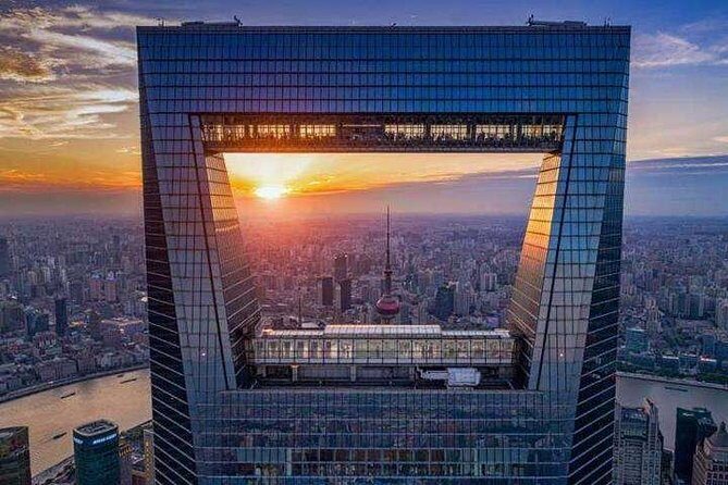 Shanghai day tour customized:Bund,YuGarden,Shanghai Tower,HuangpuRiver,Nanjinglu - An In-Depth Look at What the Tour Offers