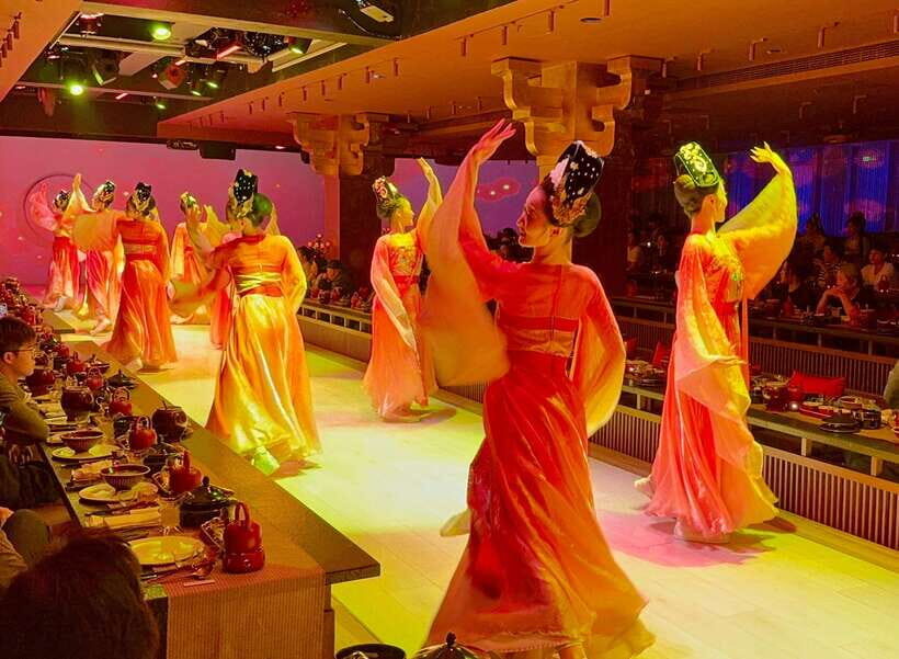Shanghai Guided Royal Banquet Photo (Incl) with Massage Opt - What to Expect from the Royal Banquet Experience