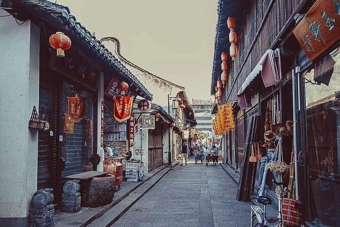 Shanghai Layover Tour to Xinchang Water Town with City Highlights Option - An In-Depth Look at the Tour