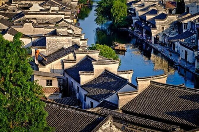 Shanghai Private Tour: Jade Buddha Temple, the Bund, Jinmao Tower, Huangpu River - Xintiandi: A Blend of Old and New